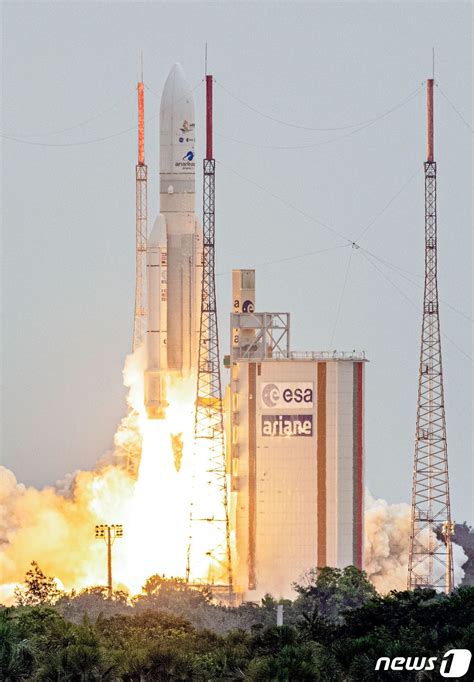 인류 성탄 선물 제임스웹 우주망원경 발사 성공 뉴스1