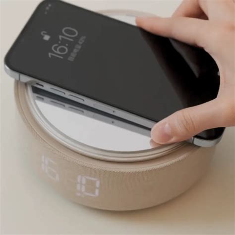 범용 접이식 15w 무선 충전기 Led 빛 스피커 알람 시계 휴대 전화 Buy 범용 무선 전화 충전기무선 충전기 로고스탠드 무선 충전기 Led 램프 Product