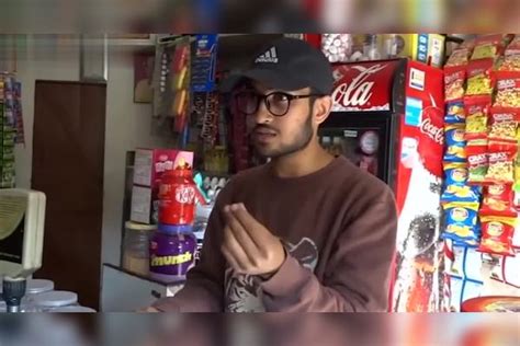 中国游客在印度买香烟，听到数量店家直接懵了：确定没开玩笑？