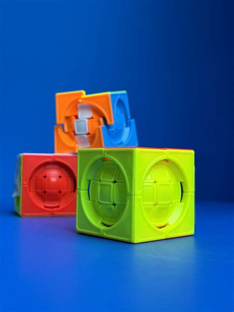 რუბიკი ბურთი ოთხკუთხედში