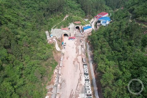 武两高速公路全线隧道贯通，通车后中心城区1小时到武隆凤凰网重庆凤凰网