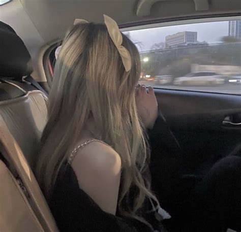 Pin By Mari On Misa Amane Minimal Fashion Photography Curly Hair Inspiration Pretty People