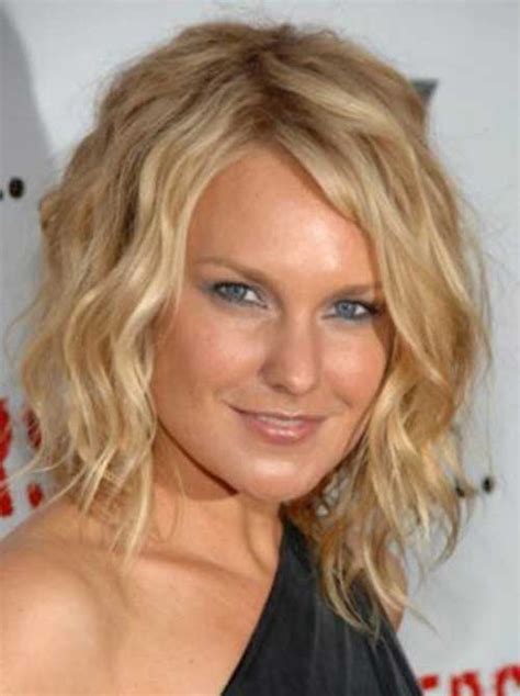 Model Different Short Layered Haircuts For Wavy Hair