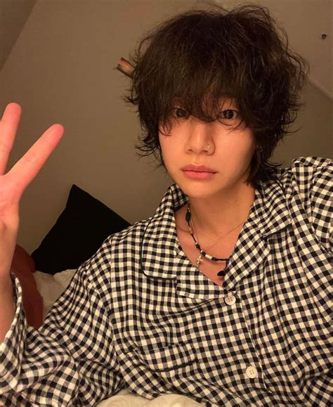 Kpop Hairstyle Male Pretty Men Pretty Hair Cuts Tan Asian Mullet