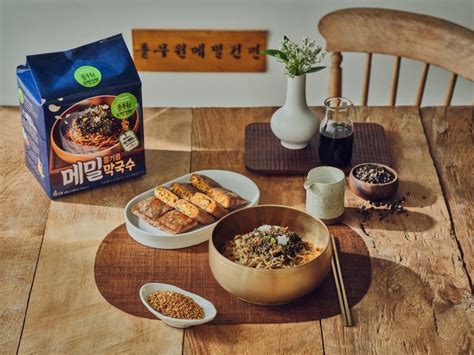 매콤하게 비빌까 시원하게 말을까 여름엔 메밀제품이 효자 파이낸셜뉴스