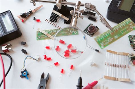 전기 및 배관공 도구 전기 부품 및 액세서리 고립 된 흰색 배경와 함께 부품 Diy 스스로 개념 할 Diy에 대한 스톡 사진 및 기타 이미지 Istock