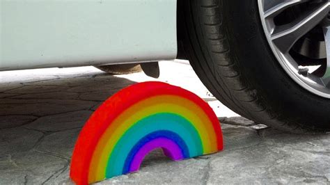 자동차로 바삭 바삭하고 부드러운 것을 분쇄 실험용 자동차 대 트럭 장난감 콜라 스프라이트 슬라임 Crushing Things