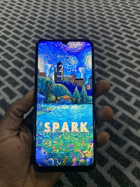 Nh Gi Tecno Spark C V T Tr I Trong T M Gi