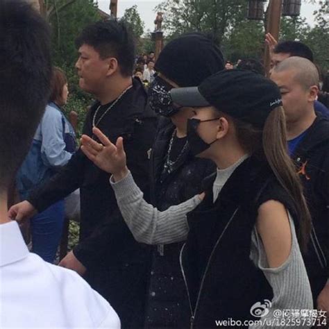 精靈王子與周杰倫夫婦同框 昆凌站兩人中間周杰倫難得露笑容， 每日頭條