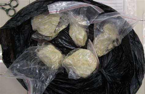 Полицаи от Русе и Шумен арестуваха мъж и жена с голямо количество наркотици снимки