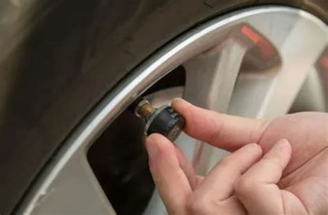 经典轩逸的胎压在哪看 有驾