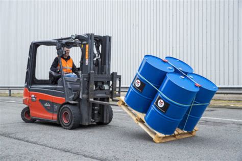 ドラム缶の転倒防止にドラムクリップランテック