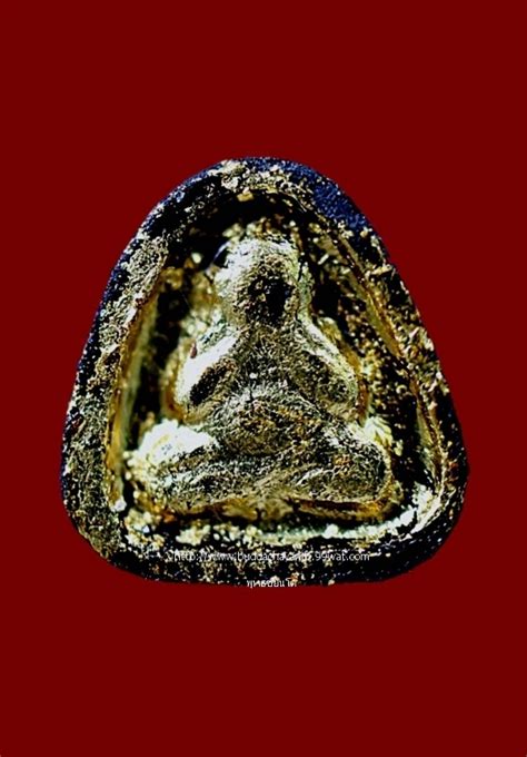 พระปิดตาจิ๋วเนื้อผงคลุกรัก พิมพ์แจกแม่ครัว หลวงปู่เฮี้ยง วัดป่า ปี 2510