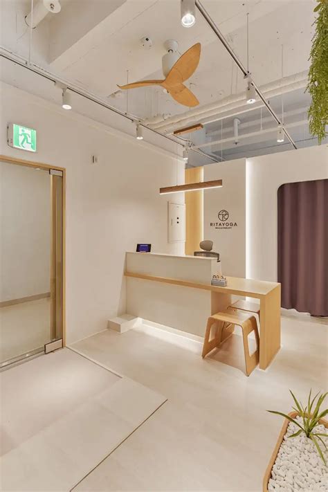 화이트and우드톤 따뜻한 분위기의 28평 요가 센터 인테리어 수원 광교 화이트and우드톤 따뜻한 분위기의 28평 요가 센터 인테리어 수원 광교