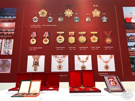 时政新闻眼丨 “学长”习近平考察清华：心怀“国之大者”，建设一流大学 央广网