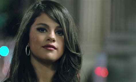 Selena Gomez News Schaut Rein Selena Gomez Präsentiert Das Video