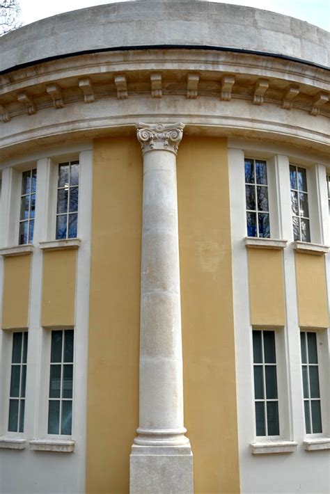 Продължава реставрацията на сградата на минерална баня „Овча купел“ за превръщането й в