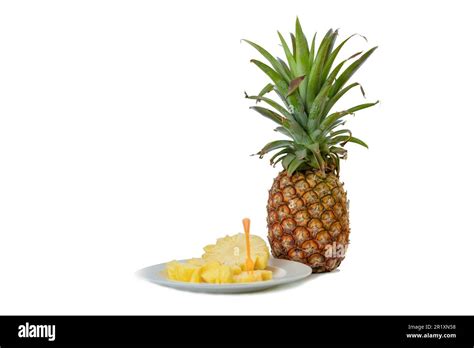 Fresh And Delicious Pineapple Fruit Slice Platte Isolate On White