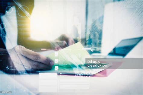 기업 들의 이중 노출 준비 하 고 문서와 그래프 비즈니스 다이어그램에 대 한 읽기 영화 효과 비즈니스 개념 복사 공간을 조롱 개발에 대한 스톡 사진 및 기타 이미지 Istock