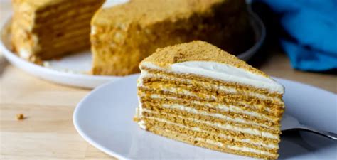 Домашній медовик як приготувати торт без випікання та розкачування коржів рецепт Foodoboz