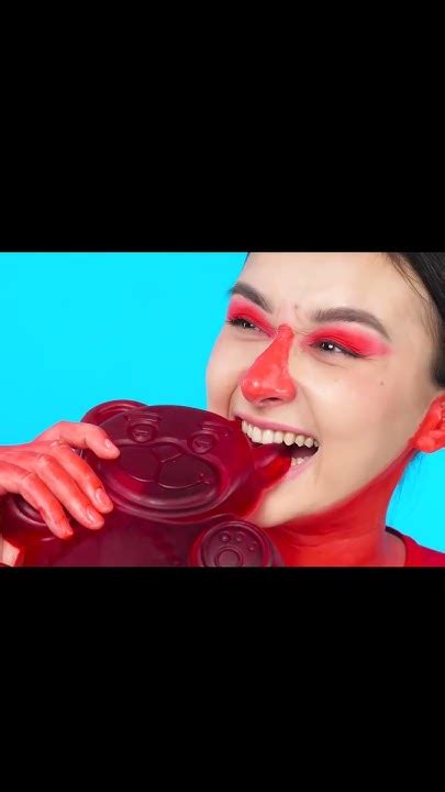 تناول دب حلوى Youtube