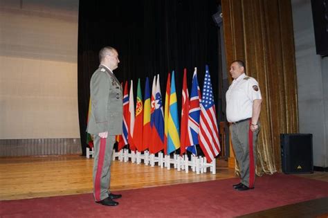 Командирът на Сухопътните войски генерал майор Деян Дешков представи новия началник на щаба на