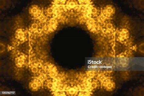 스크래치 먼지 얼룩 및 선의 추상적 인 질감 빛나는 만다라 작품 창조적 인 금 금속 기하학적 과학 미래 에너지 개념 황금 각도 화살표 겹 배경 3d 그림 0명에 대한 스톡