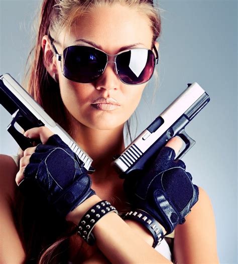 Идеи для фото с пистолетом для девушки