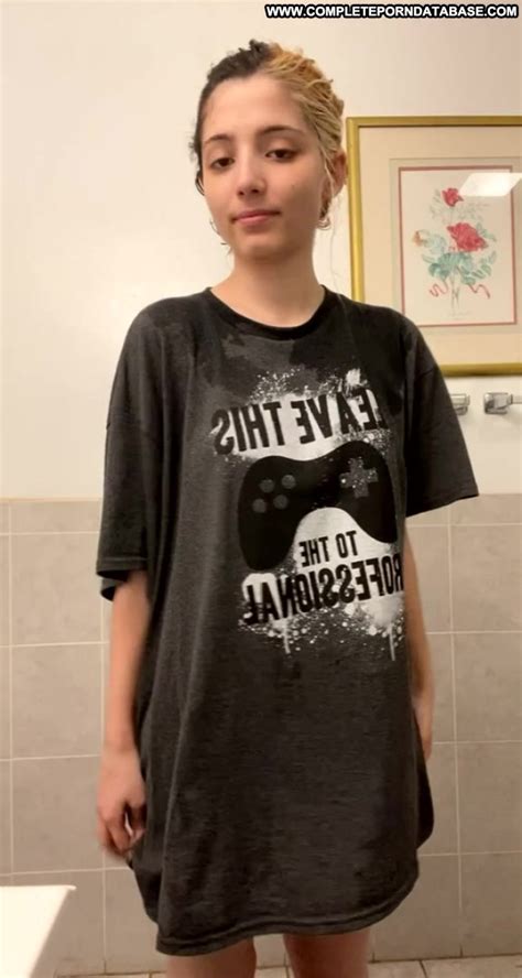 Maniacakes Flashing Amateur Flashing Tits Teen Influencer Flashing Ass