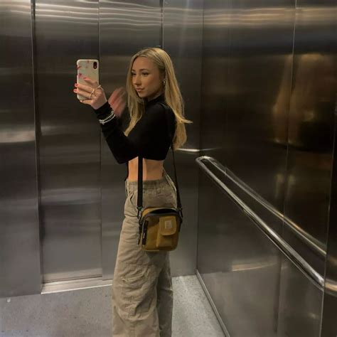 Hollyoaks Peri Lomax Stars Glam Snaps Bikini Babe Bedroom Shoot And Leggy Display Daily Star