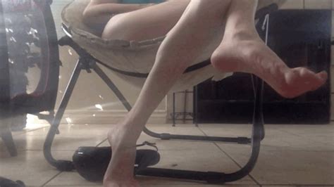 Incredible Toe Crunching Tightest Toe Curls And Ripping Up Magazine With Toes Mp4 Flexible