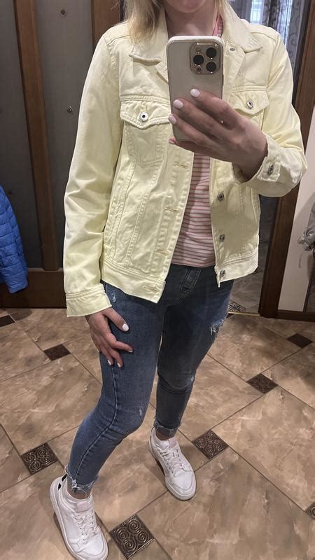 Джинсова куртка — ціна 330 грн у каталозі Куртки Купити жіночі речі за доступною ціною на Шафі