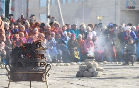 ФОТО Говь Алтай аймгийнхан тууль хайлж галын тахилга хийв