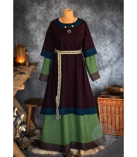 Early Medieval Womens Wool Tunic With Two Gussets And Wool Trim