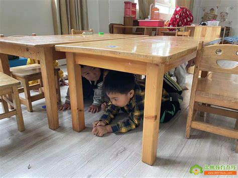 ชมภาพ ส่องห้องเรียนวิชาป้องกันตัวจากเหตุคนร้ายบุกทำร้ายเด็กๆ ในโรงเรียน