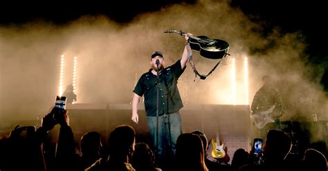 Luke Combs Ryman Auditorium