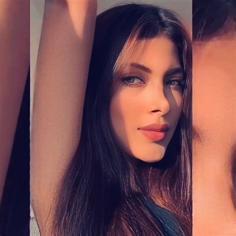 Lizz Threads Say More