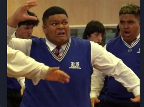 Обычная группа поддержки школьной команды по регби в Новой Зеландии