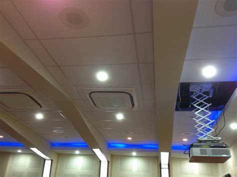 Instalasi Bracket Projector Motorized Multi Data Projector Multi Data Projector