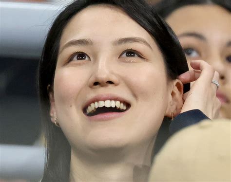 真美子夫人 水原氏の裏切りに涙、華やか衣装でレッドカーペットにバスケ選手から“世界no1野球選手”の妻になった「激動の1年」 女性自身