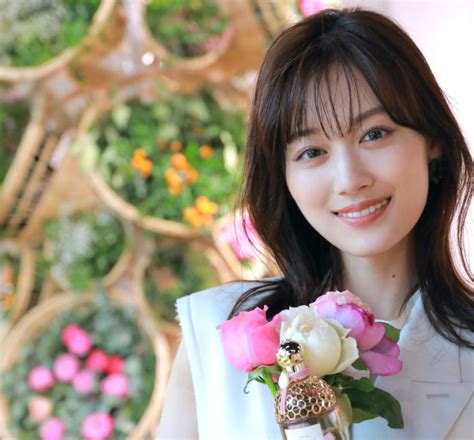 山下美月（乃木坂46）、ゲランのサステナブルなフレグランス コレクションを体験！繊細で優しいローズの香りの「ローザ ロック」がお気に入り