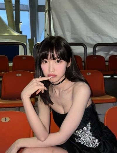 오마이걸 아린 청순함에 가려진 볼륨감…은근한 섹시美[스타★샷] 네이버 포스트