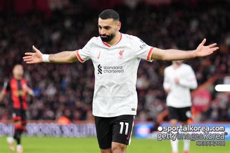 Pl새 역사 쓴 살라 6개월 뒤 Fa→사우디 Psg 이적설 솔솔 슬롯 감독 좋은 결정 할 거라 믿어 오늘의 축구 Your Field