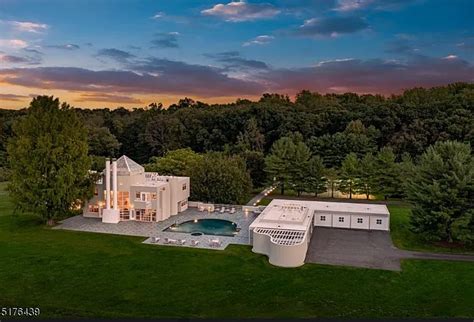 Bizarre New Jersey House