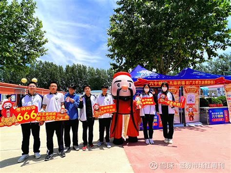 六个核桃爱心送考车全国启动！做高考学子最强后盾 十年寒窗磨一剑只待今朝问鼎时。高考悄然临近，今年的考生人数再创历史新高，1200多万考生将