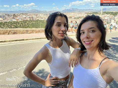 Frisky Twins Aka Friskyana Nude Leaks Onlyfans Photo Faponic