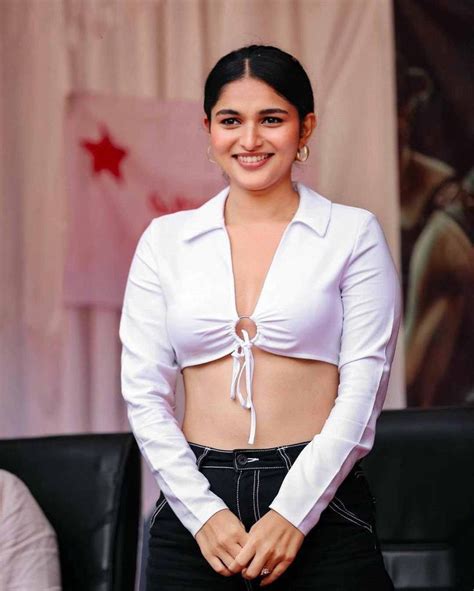 Kayadu Lohar Hot Photos వైట్ డ్రెస్సులో ఖయాదు లోహార్ హాట్ ట్రీట్ మామూలు అరచాకం కాదిది