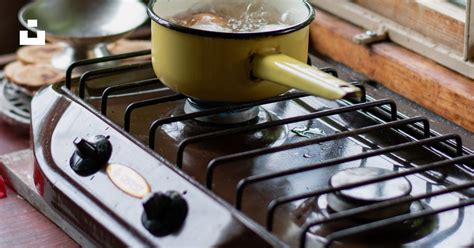 가스 스토브에 스테인레스 스틸 요리 냄비 사진 Unsplash의 무료 Вербилки 이미지