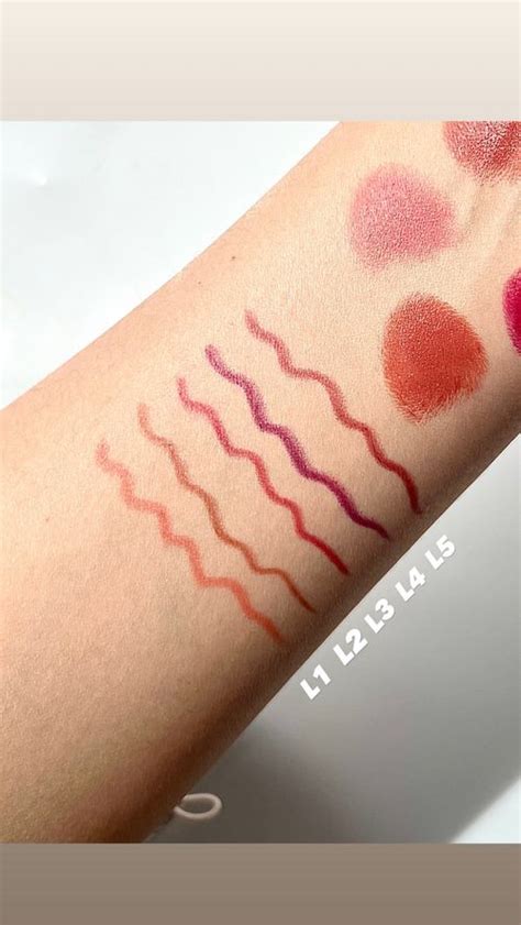 Уруулын будаг өнгөлөгч Evelyn Beauty