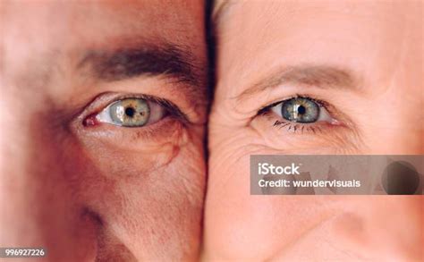 Стокове фото Крупним Планом Зрілі Обличчя Чоловіка І Жінки З Зеленими Очима — Завантажте